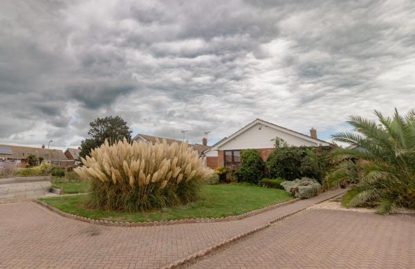 Palm Bay's Luxury Bungalow - Self Check In & Parking - Margate