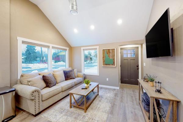 Idahome Little Charmer - Coeur d'Alene, ID