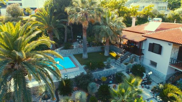 Monica's Tropical Villa -