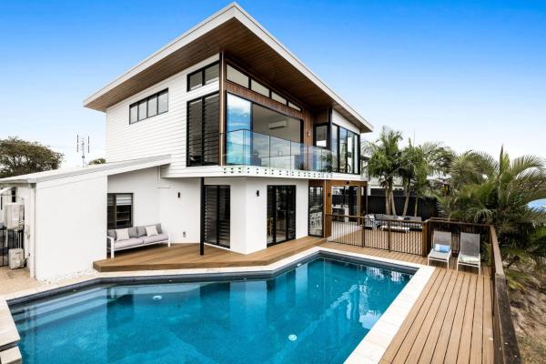 7 Bedroom Home On Mooloolaba Canal - Mooloolaba