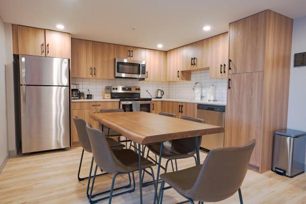 Basecamp Suites Banff- Three Bedroom Apartment - Sunshine Village, AB