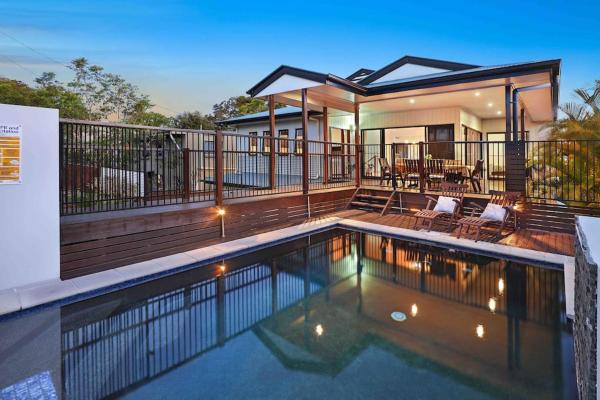 Luxury Home In Alexandra Headland - Walk To The Beach - Heated Pool - 16+ Pets - Alexandra Headland