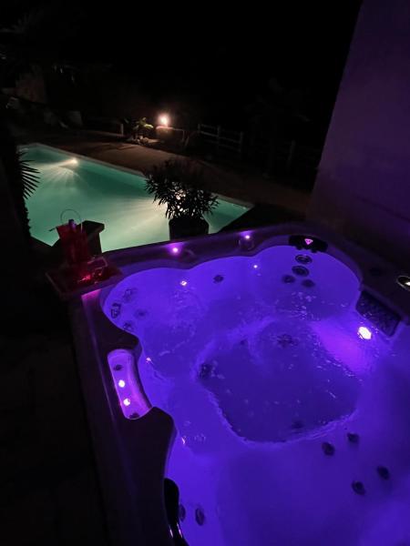 Chambre Au Calme Avec Spa Privatif Gratuit Sud Aveyron Les Palmiers Des Causses - Saint-Affrique