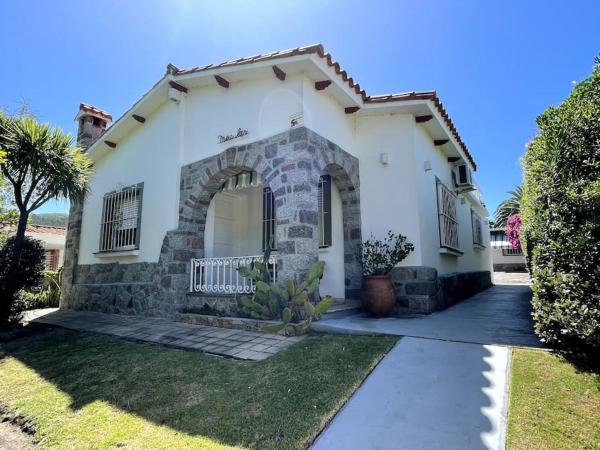 Alojamiento Chalet En Piriápolis. - Punta Colorada