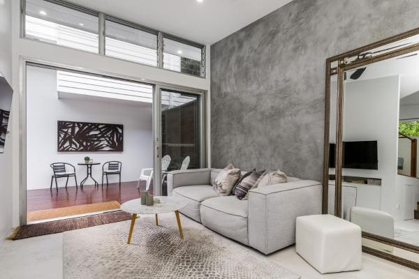 Studio 9 - Byron Bay