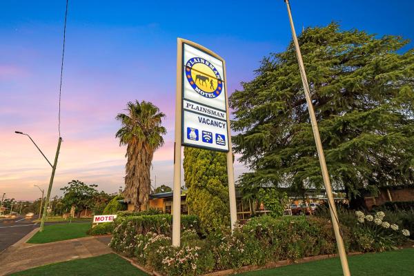 Plainsman Motel - Forbes