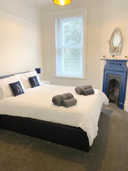 Sail Away Coastal Apartment Near Beach Parking Included Pet Friendly - Bournemouth