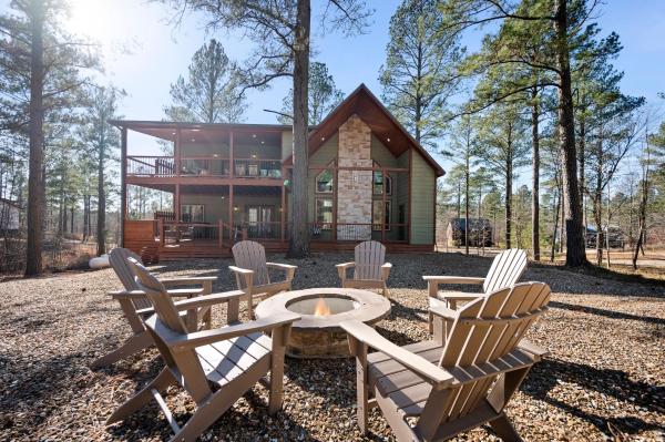 Brand New Sunrise Retreat 2 Bedroom Sleeps 8, 2 Decks, Hot Tub, Firepit - Oklahoma