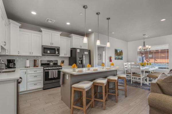 Zion Village 351 Zions Poolside Retreat Private Hot Tub And Near Community Pool - Leeds, UT