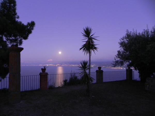 Bouganville In Villa Greco - Falcone