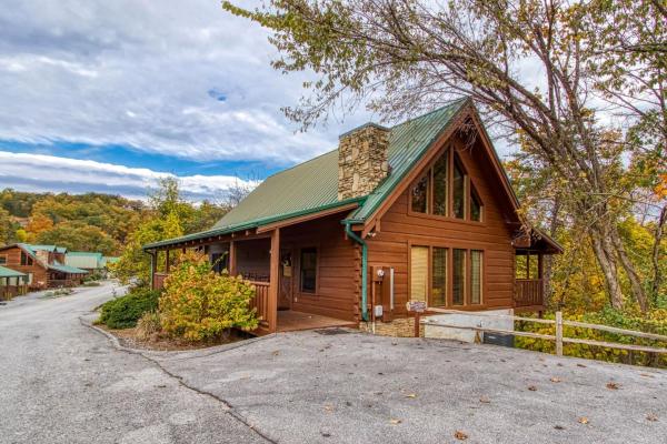 Ern819 - Mountain Majesty - Great Location! Close To All The Action! Cabin - Pigeon Forge, TN