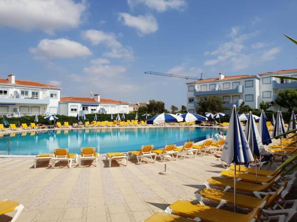 Apartment "Ariana" With Pool, Wi-fi, Balcony, Indoor Pool & Tennis Court - Lagos