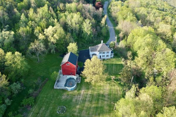 6 Acres With Pool Spacious Naples Vacation Rental! - Naples, NY