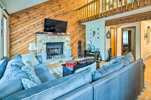 Walk To Locust Lake Poconos Vacation Home! - Pennsylvania