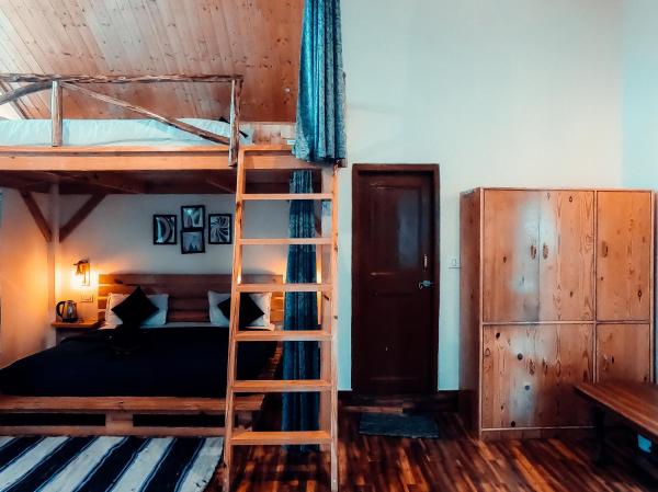 Roamate Hostel, Old Manali - Himachal Pradesh