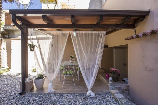 Apartment With Garden And Free Parking - Pula
