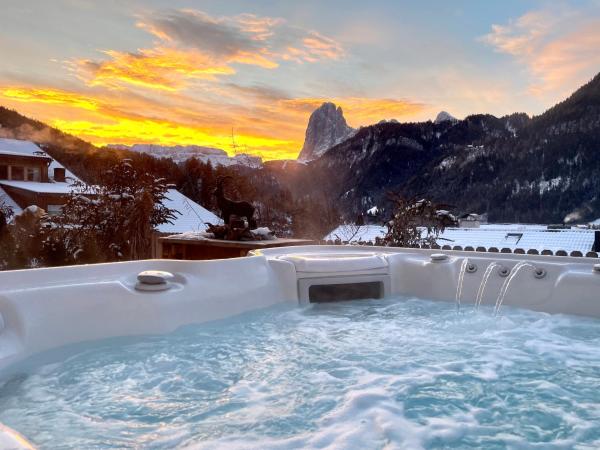 Chalet Bernardi Apartments - Canazei