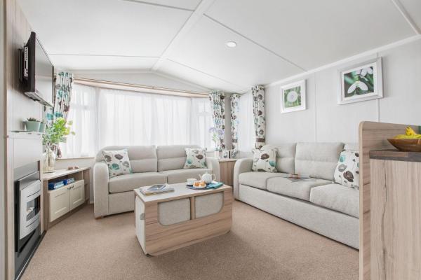 56 Seabreeze - New Milton