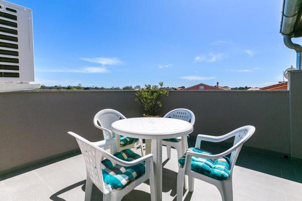 Tolle Ferienwohnung 500 Meter Zum Sandstrand Mit Klima, Grill - Ližnjan