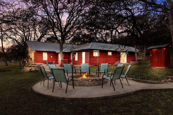 River Road Retreat - New Braunfels, TX