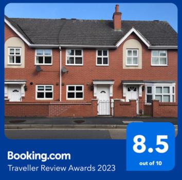 House Number 4 Sleeps Up To 4 With Smart Tvs In Every Room - Staffordshire