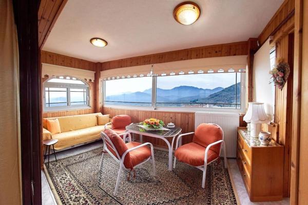 Διαμέρισμα τρίτου ορόφου στην Δαύλεια με θέα - Левадия