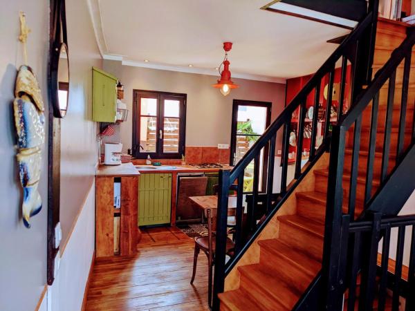 Maison 3 Niveaux Avec Terrasse, 2 Chambres, Animaux Acceptés – Centre Le Palais - Fr-1-418-136 - Bangor, France
