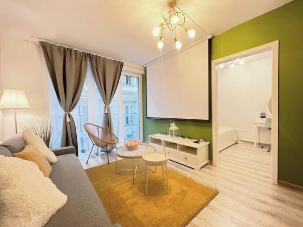A104 - Liberty Bridge Projection Home With Free Parking - Budapest