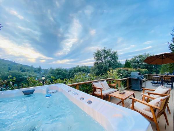 Cozy Cabin With Amazing Views & Private Hot Tub. - Bass Lake, CA