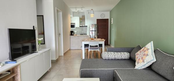 Sandstone 2 Bedroom Apartment With Lift And Common Pool - Mauritius