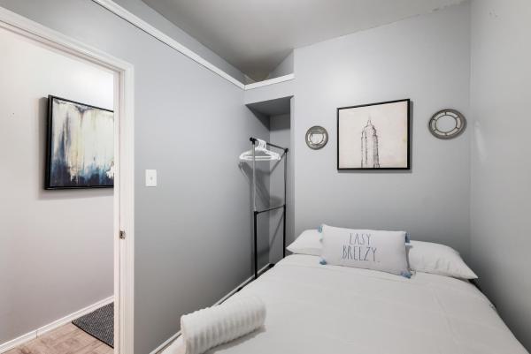 3 Bdrm Large Apt By Temple U - Ardmore, PA