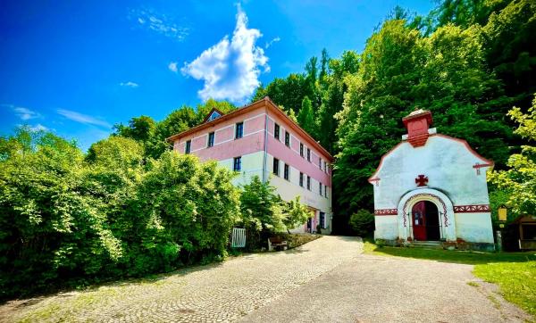Haraburdi® Recyclart Hotel - Czech Republic