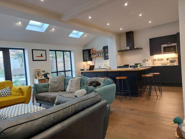 Beach House, With Bbq Lodge And Hot Tub! - ボーンマス