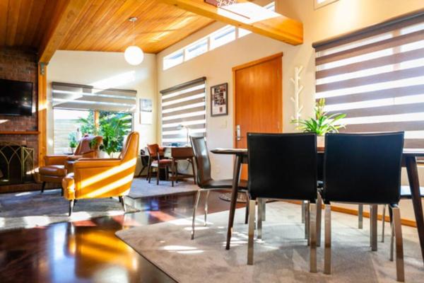 Hilltop Hideaway, Pacific Northwest Charm & Luxury - Happy Valley, OR