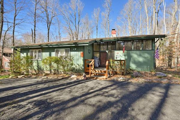 Pocono Pines, Lake Naomi 4 Bedrooms, 2 Full Bath - Pocono Pines, PA