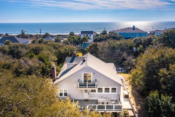 About Time - Classic Folly Beach Home - Block From The Beach - Private Dock - Folly Beach, SC
