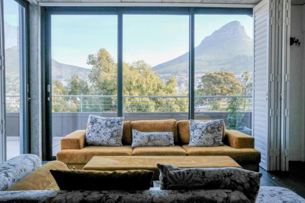 Artsy Apartment, Amazing Views, Serviced, & No Loadshedding! - Kaapstad
