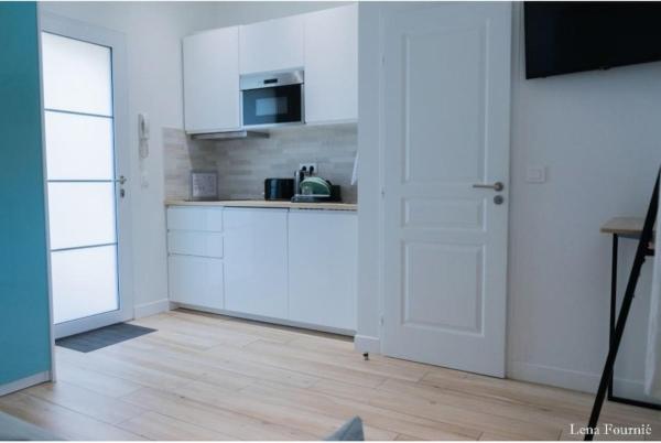 Studio Neuf, Meublé Avec Climatisation Et Parking Payants - Porte de Choisy