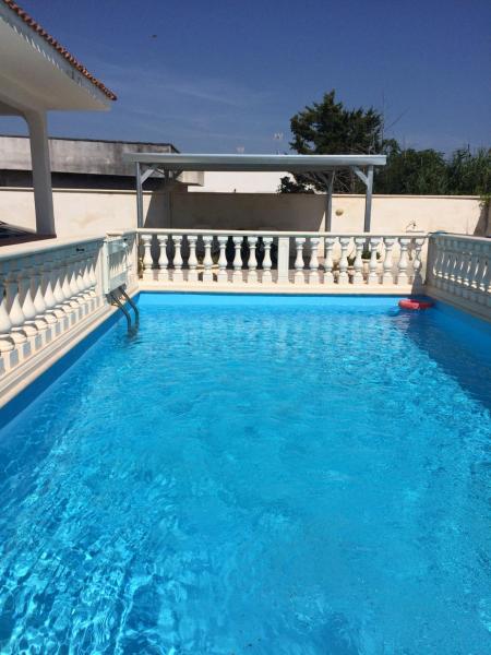 Villa With Pool In Punta Prosciutto, 120 M², Play Area - Manduria