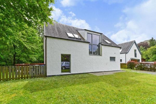 Cheerful Stays: 4 Bedroom Cottage In Arrochar - Arrochar