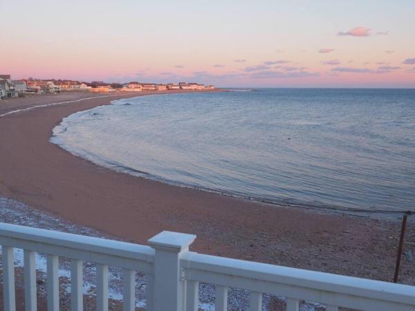 Casa Al Mare Beachfront Retreat King Bed Near Yale - New Haven, CT