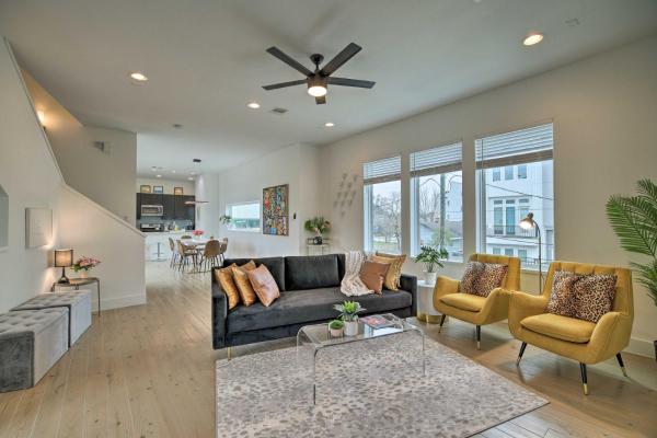Downtown Houston Townhome With Balcony And Yard! - Houston, TX