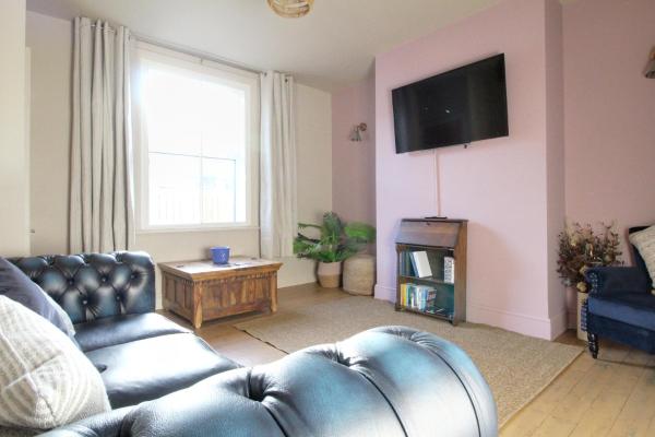 Spacious 4 Double Bedroom House In Huddersfield With Parking - Huddersfield