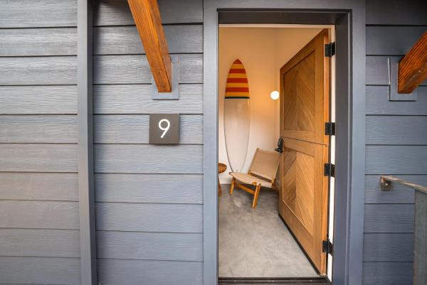 Longboard Studio Includes King Bed And Kitchenette - Stinson Beach, CA
