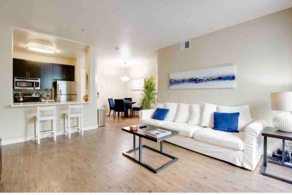 The Nest A Spacious 1 Bedroom Apartment With A Pool View - El Segundo, CA
