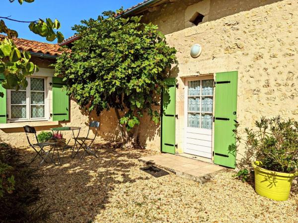 Gîte Rustique Avec Jardin Privé Et Wifi En Charente - Fr-1-653-116 - Charente