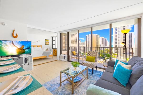 City & Ocean View Near Waikiki Beach With Parking - Honolulu, HI