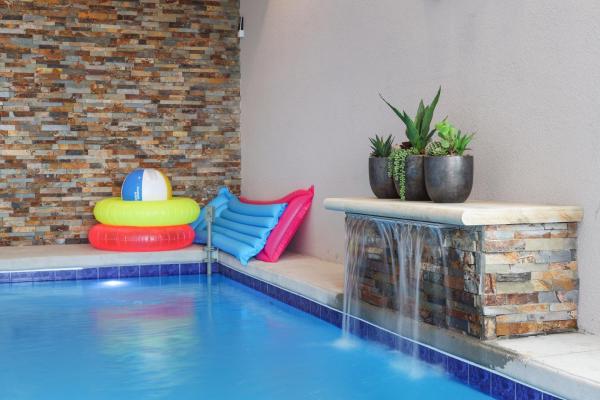 Paradise Pool Lodge, Private Indoor Pool, 560 Free Tickets Each Paid Day!!! - Pigeon Forge, TN