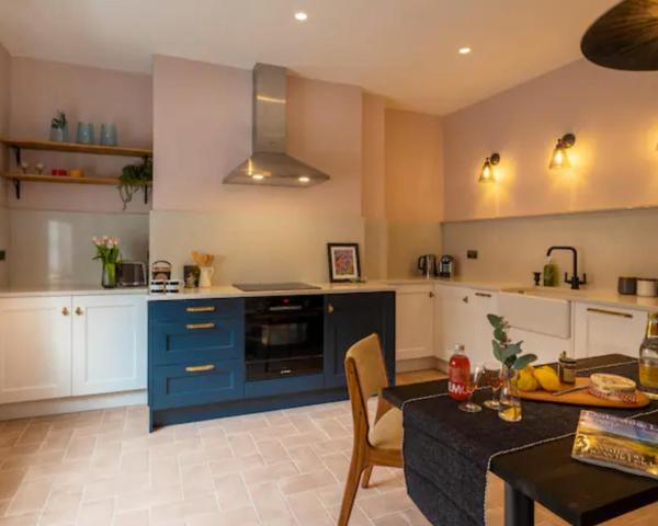 Luxury & Location! Bakewell Georgian Townhouse - 'The Haywood' - 타이즈웰