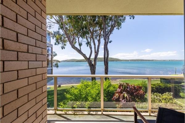 Kooringal 6, 105 Soldiers Point Rd - Waterfront Unit - Lemon Tree Passage